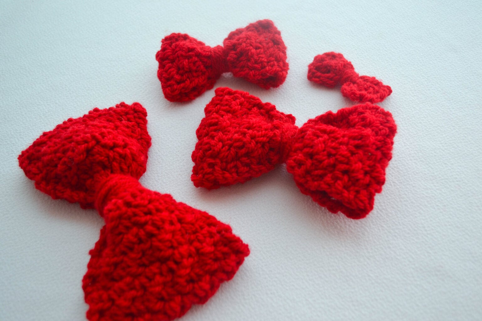 How to Crochet a Bow in 4 Sizes- Free Pattern - Amelia Makes