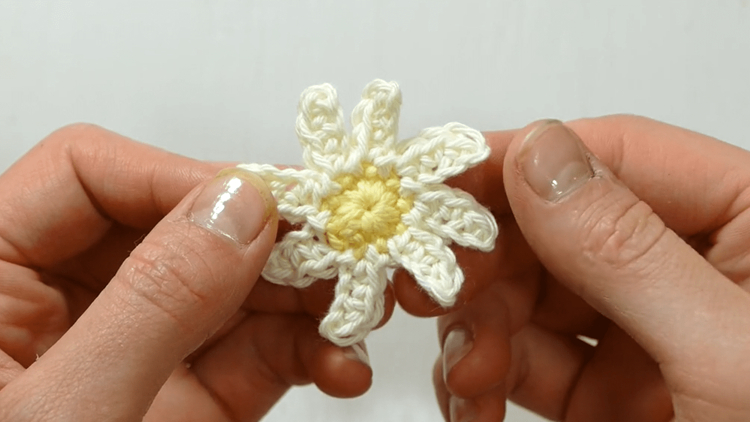 How to Crochet a Mini Daisy in 10 Minutes - With Video Tutorial