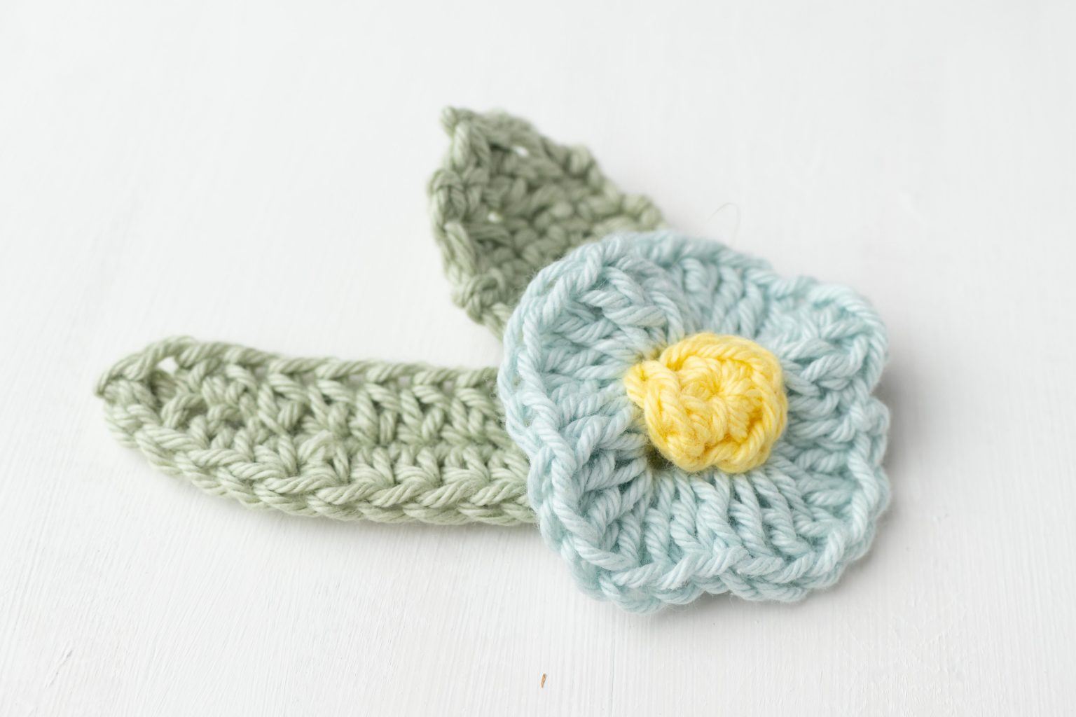 Crochet Ruffle Flower- A Quick Five Minute Free Pattern