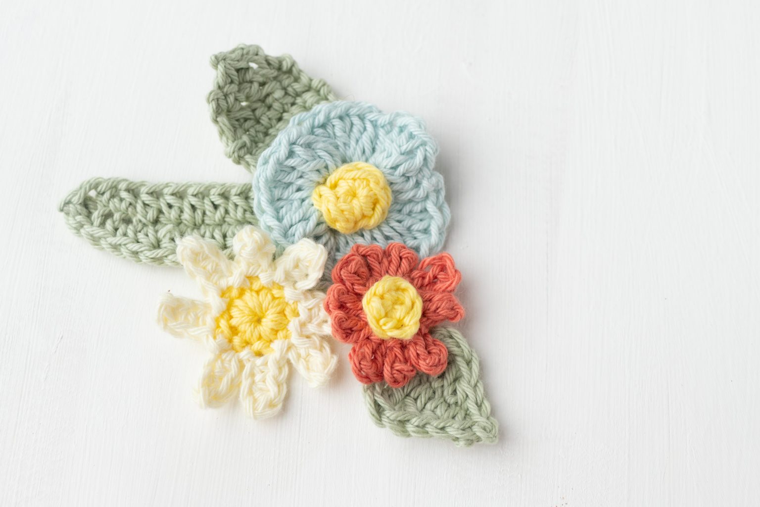 Super Quick Crochet Flower- Free Pattern and Video Tutorial - Amelia Makes