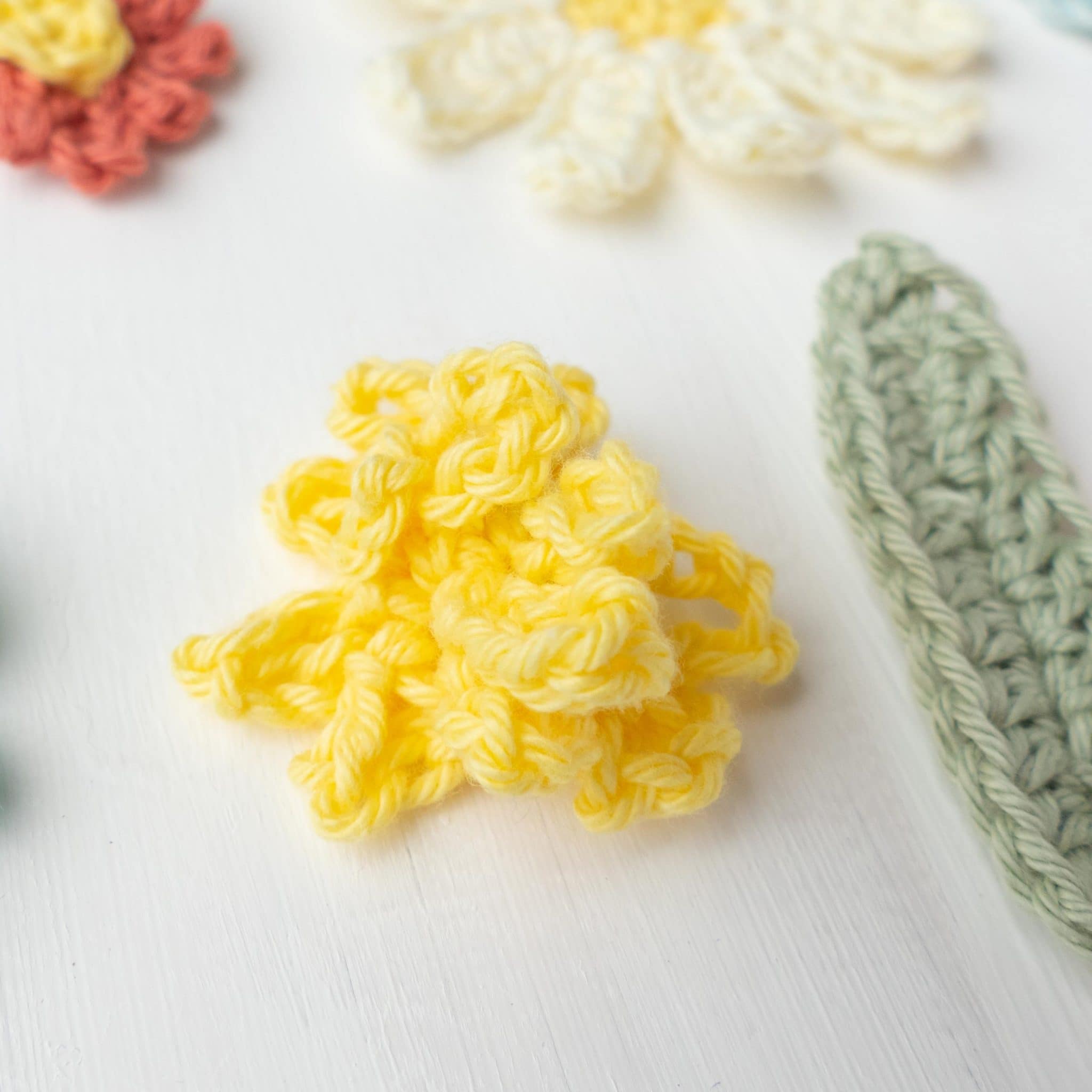 How to Crochet a Dandelion or Marigold Flower in 10 Minutes - Amelia Makes