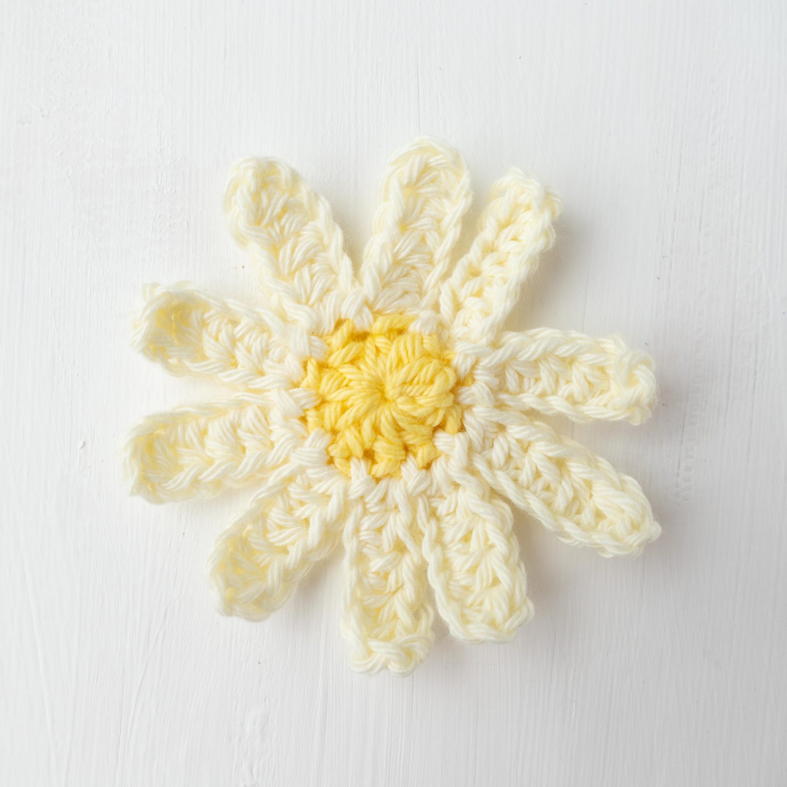 How to Crochet a Daisy in Two Rounds - With Video Tutorial - Amelia Makes