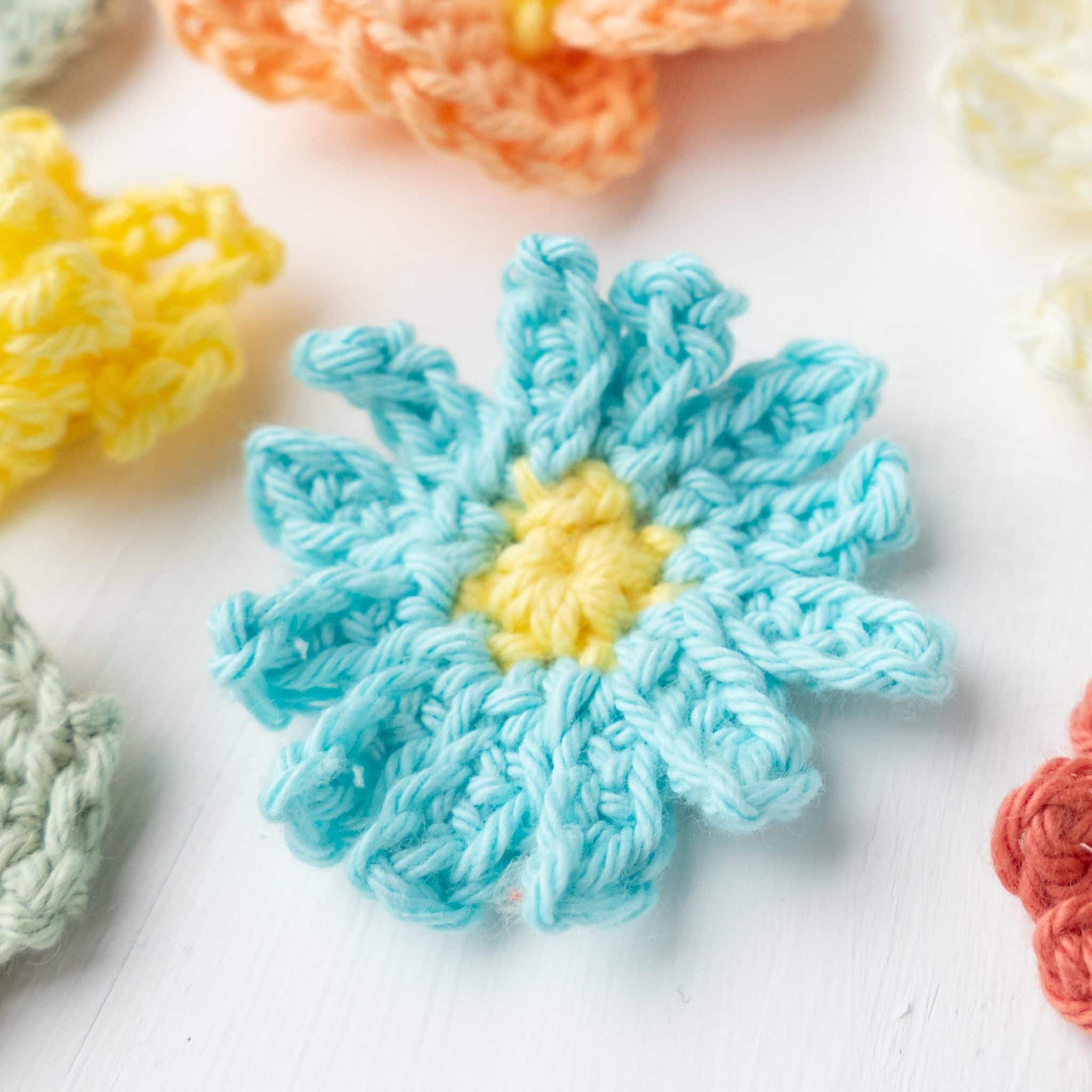 How to Crochet a Mini Daisy in 10 Minutes - With Video Tutorial