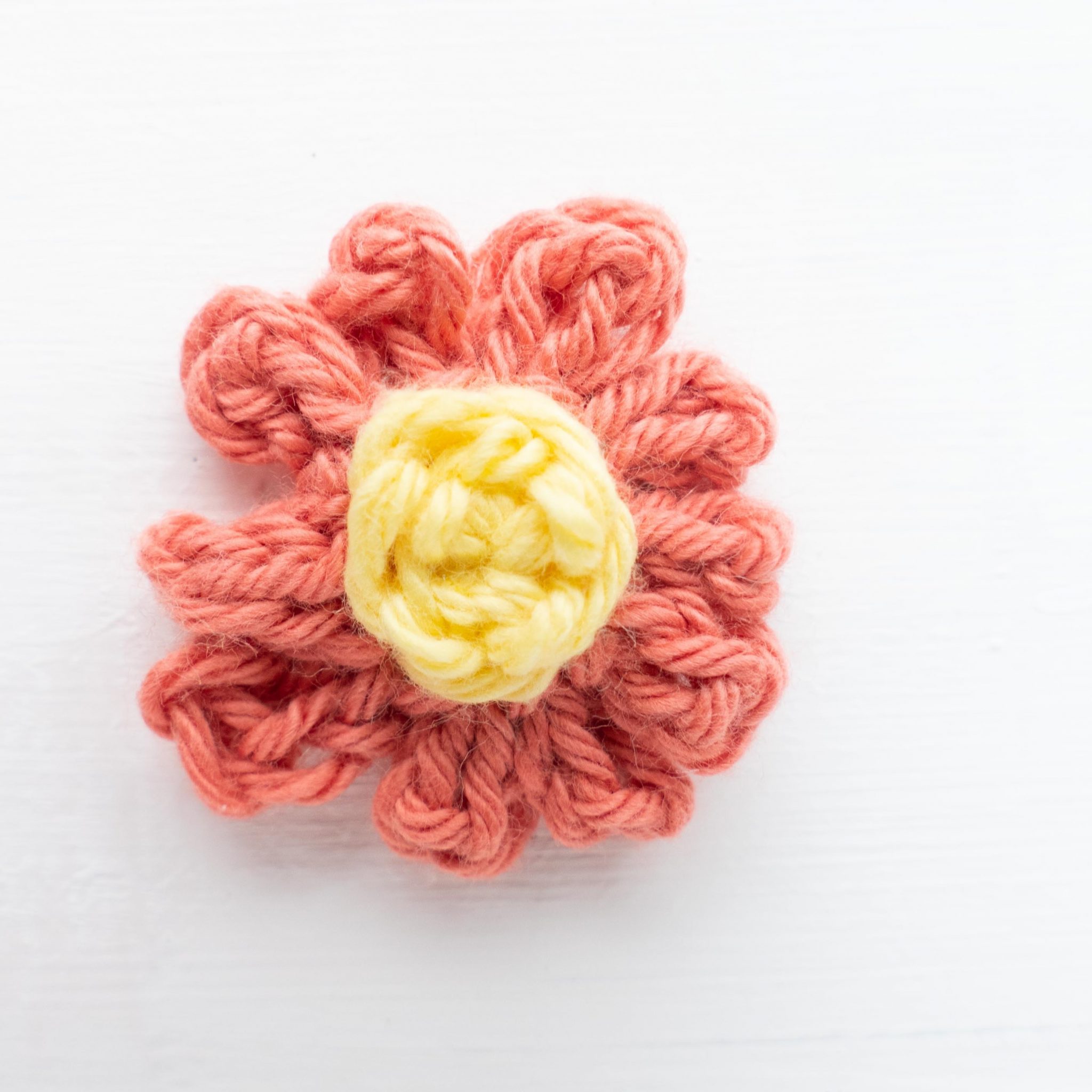 Super Quick Crochet Flower- Free Pattern and Video Tutorial
