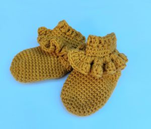 Crochet Adorable Baby Socks With Ruffles - Free Pattern - Amelia Makes