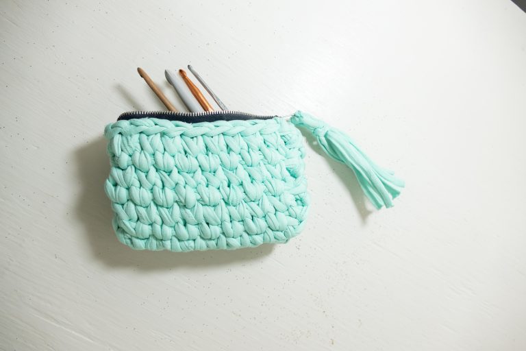 Crochet Pouch With Zipper - Free Pattern + Video Tutorial - Amelia Makes
